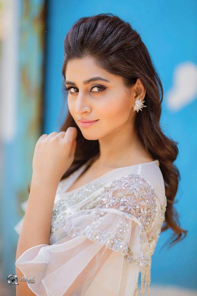 Anchor Varshini Photo Gallery